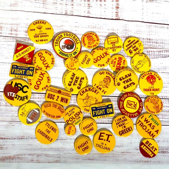 College Classics | Art | 35 Vintage Usc Trojans Button Collection Fight ...